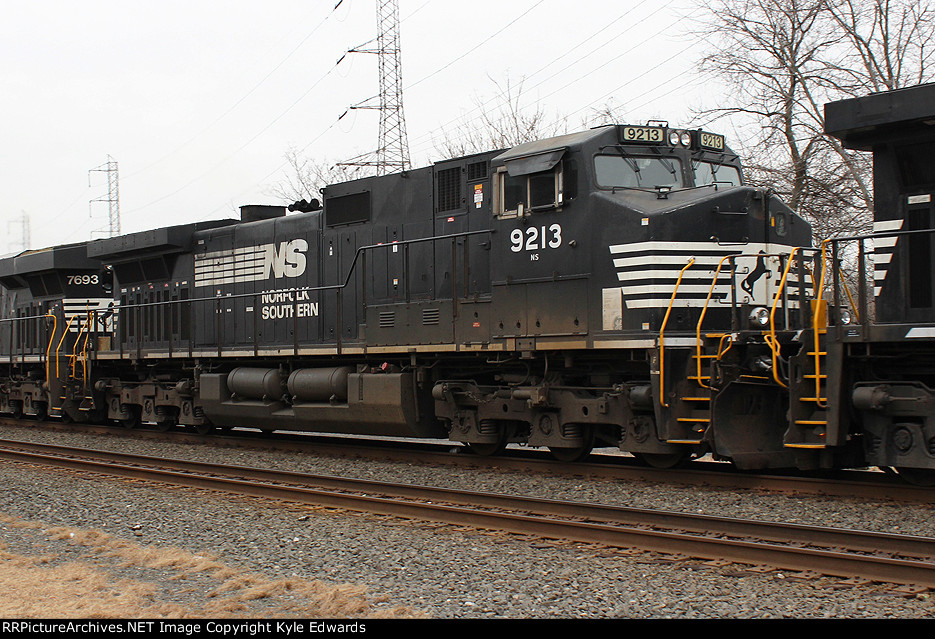 NS C40-9W #9213 on 211